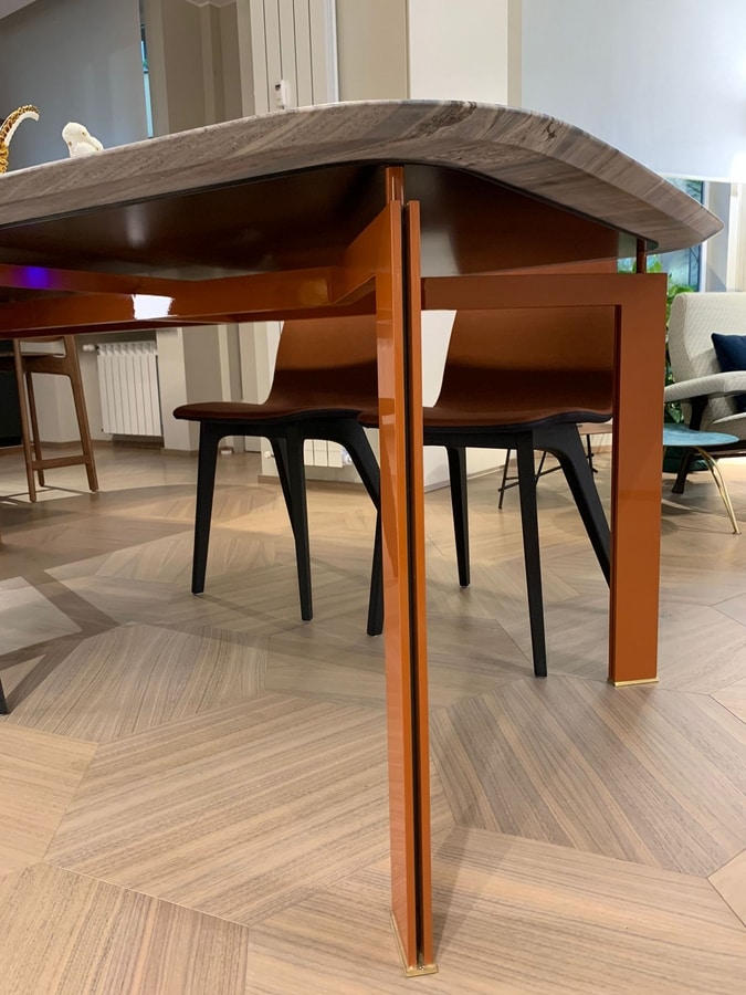 Table avec base en métal et plateau en marbre | IDFdesign